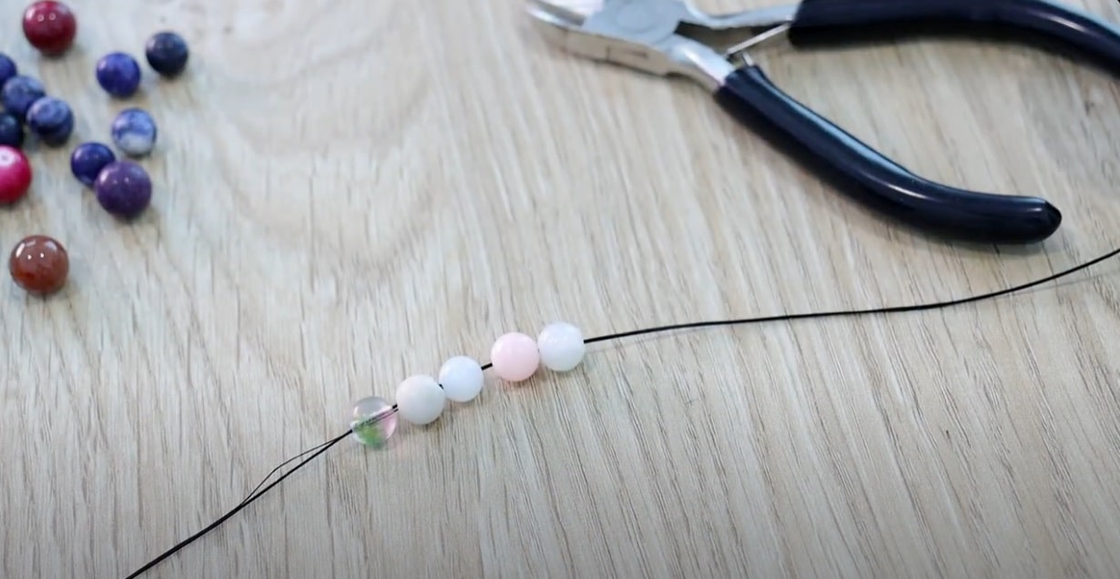 How To Make An Elastic Bracelet | Studio 73 Designs