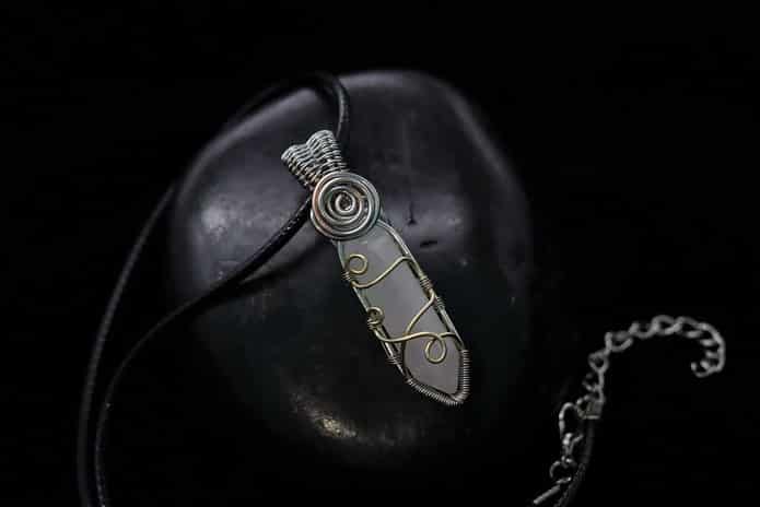 Wire-Wrapping Silver Cage Gold Swirl Crystal Wand Pendant Tutorial ...